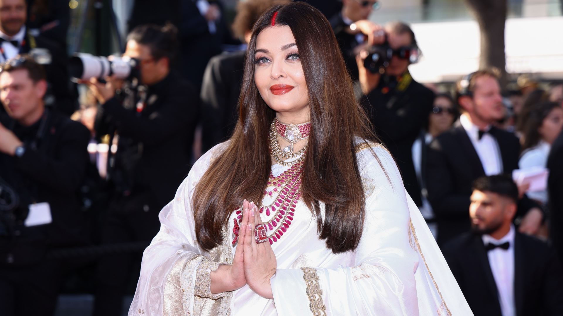 Aishwarya Rai’s Jewellery At Cannes 2025 Is Pointing Towards A Big Trend